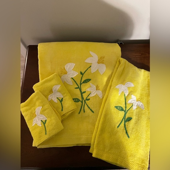Martex | Bath | 96s Yellow Lily Towel Set | Poshmark